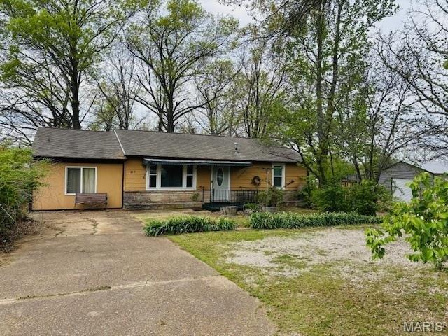 815 Lakeshore Dr, Cuba, MO 65453