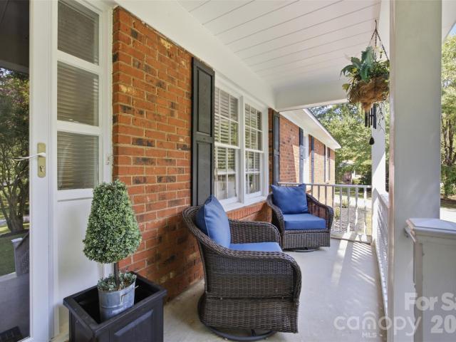 815 Lakeside Circle