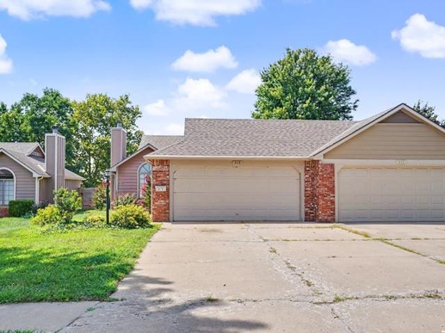 815 Moundridge Dr, Lawrence, KS 66049