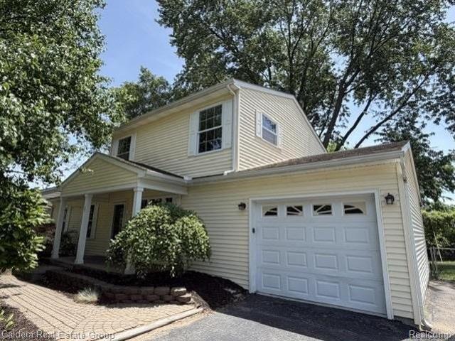 815 Manzano Dr, Wolverine Lake, MI 48390