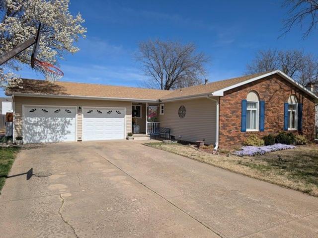815 Mike Dr, Salina, KS 67401