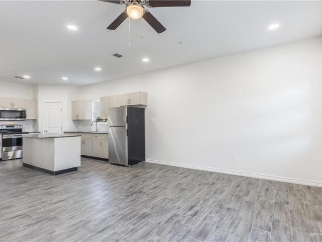 815 N 15th Place 50