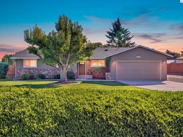 815 S Young St, Kennewick, WA 99336