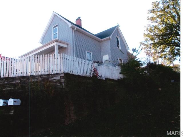 815 S Charles St, Belleville, IL 62220 | MLS #25078 | Compass