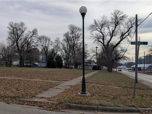 815 Shawnee St, Hiawatha, KS 66434