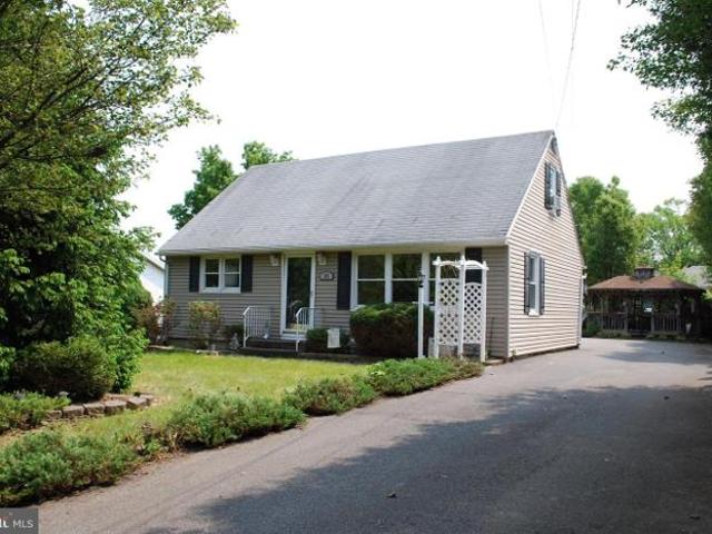 815 Stones Crossing Rd, Easton, PA 18045