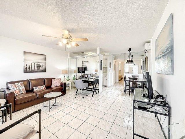 815 SW 10th Ter Unit 18V, Hallandale Beach, FL 33009
