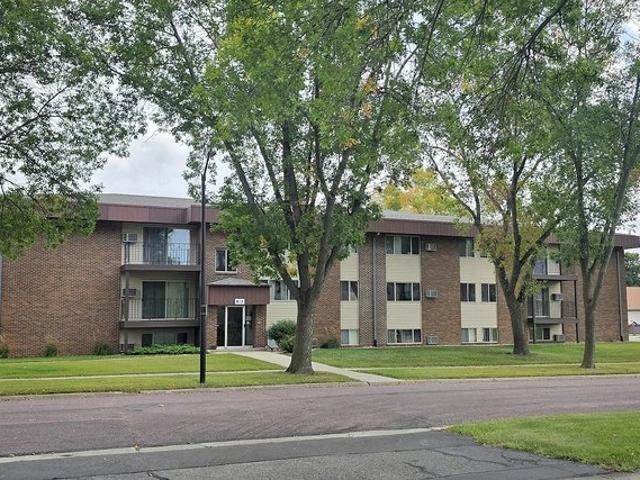 815 Roberts Ave, Brookings, SD 57006