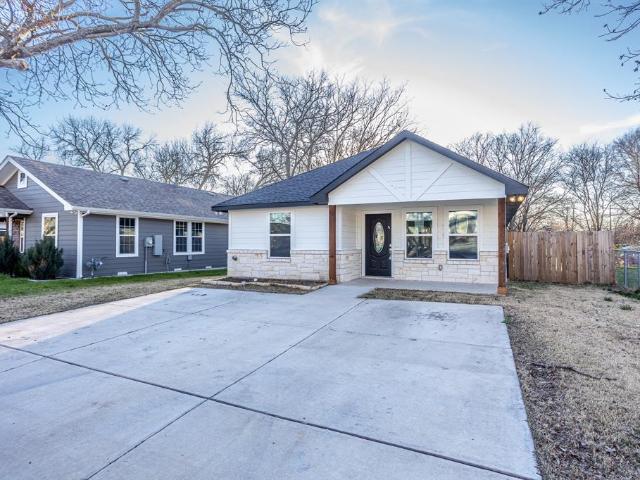815 Ritchey St, Gainesville, TX 76240 | MLS #21224 | Compass