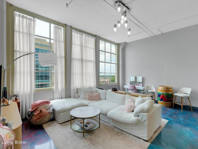 815 W Market St 707