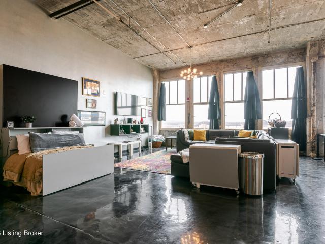 815 W Market St 804