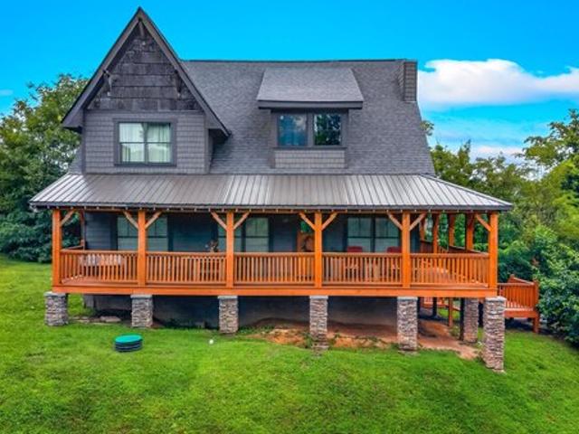 815 Wattle Blossom Dr, Gatlinburg, TN 37738