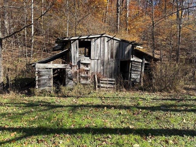 815 White Oak Rd, Artie, WV 25008