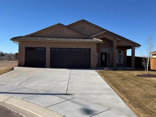 815 Thorncrest Dr, Pueblo, CO 81005