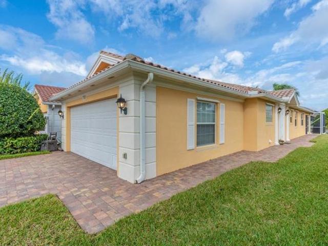 8165 Xenia Ln, Naples, FL 34114