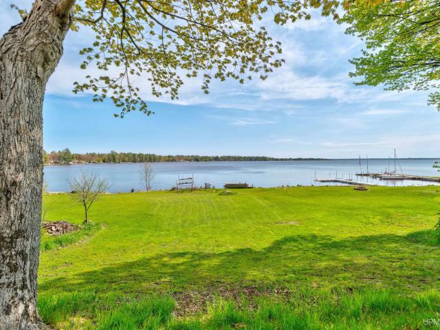 8166 W Arrowhead Road