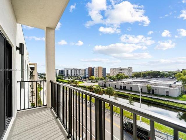 8167 NW 41st St #E 406, Doral, FL 33166
