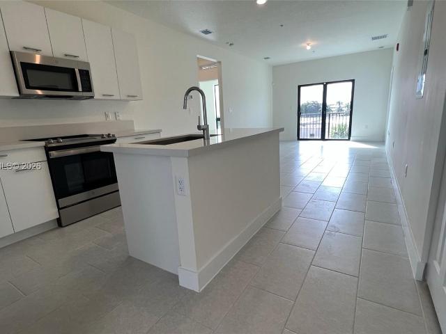 8167 NW 41st St, Unit E307, Doral, FL 33166 | MLS #A12008