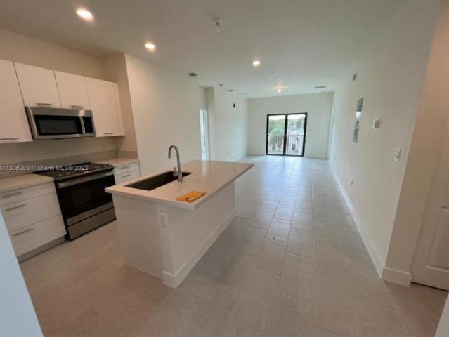 8167 41 St NW #310, Doral, FL 33166