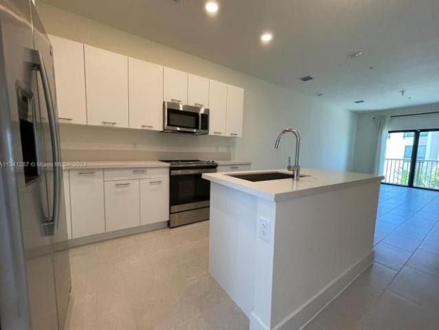 8167 41st St NW #E 303, Doral, FL 33166