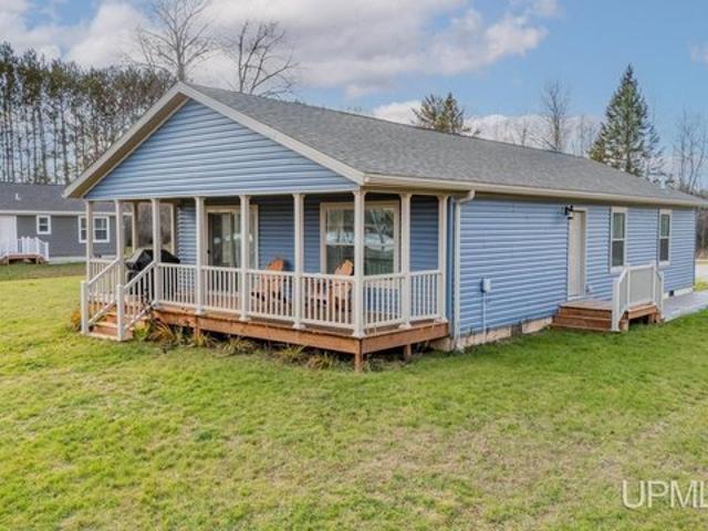 8168 N 3 Ln, Gladstone, MI 49837