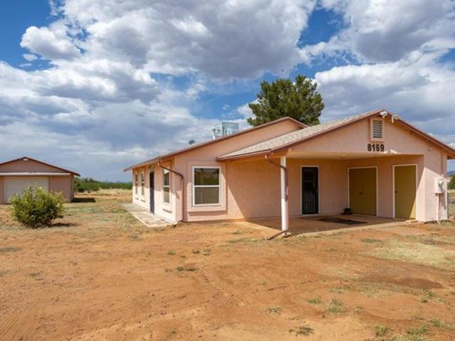 8169 E Larson Rd, Hereford, AZ 85615