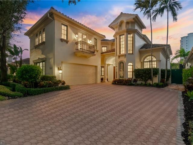 8169 Via Vecchia, Naples, FL 34108 | MLS #225073