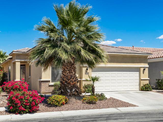 81608 Avenida Viesca