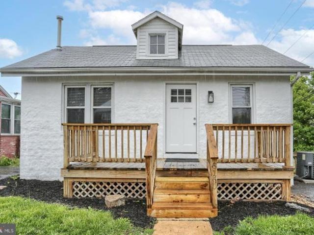 8160 Chambers Hill Rd, Harrisburg, PA 17111