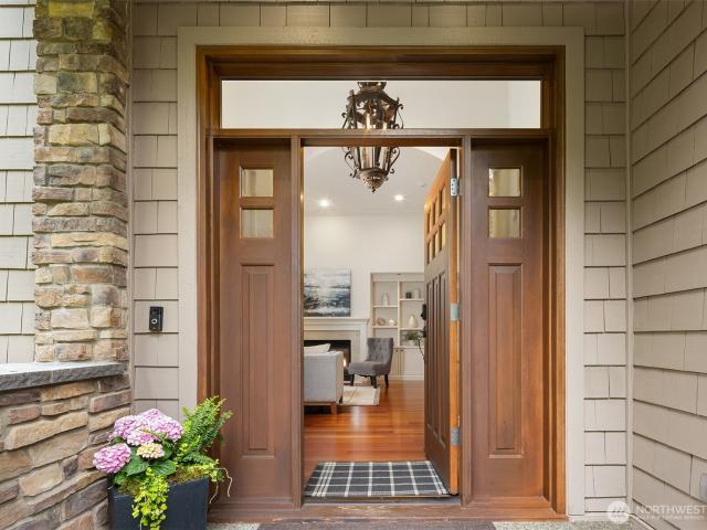 816 100th Ave SE, Bellevue, WA 98004 | MLS #2508 | Compass