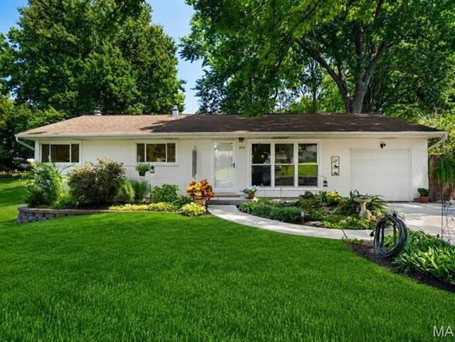 816 Barby Ln, Saint Louis, MO 63122