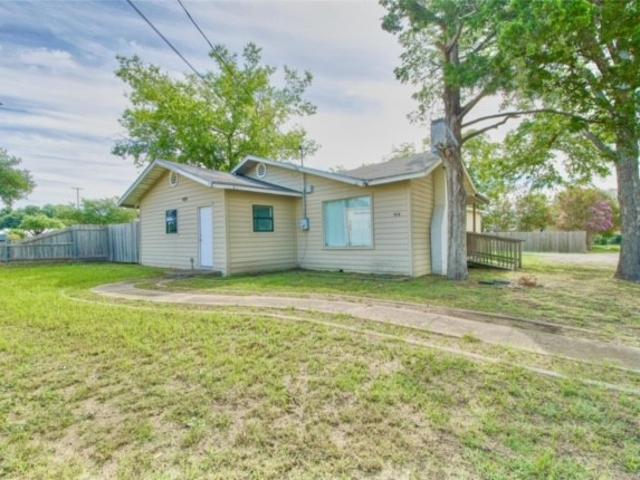 816 E Milam St, Mexia, TX 76667 | MLS #226634 | Compass