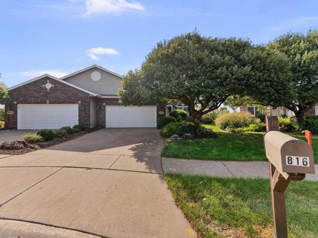 816 Falcon Dr, Le Claire, IA 52753
