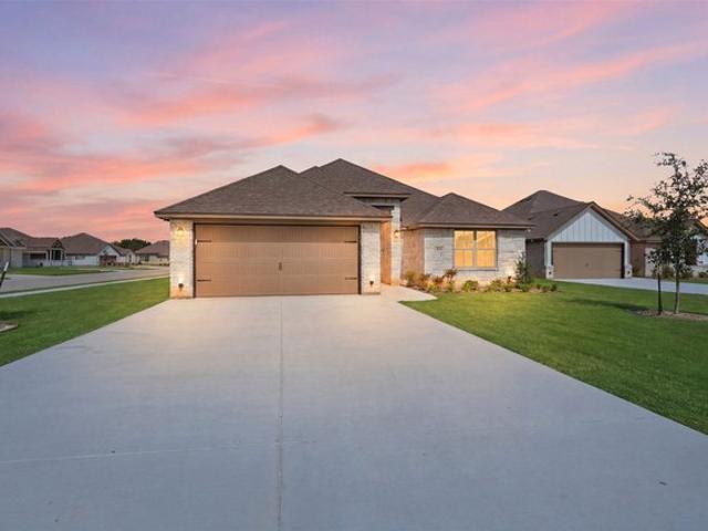 816 Haley St, Springtown, TX 76082