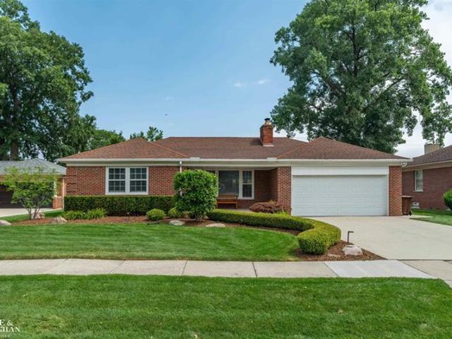 816 Hidden Ln, Grosse Pointe Woods, MI 48236