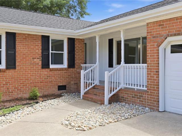 816 Moffat LN