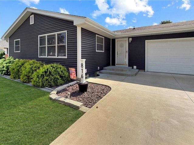 816 N 32nd St, Mattoon, IL 61938