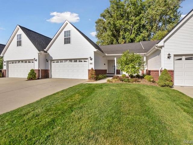 816 Nelsons Ridge Dr, Howell, MI 48843