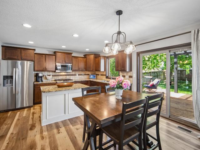 816 NW Sunset Lane