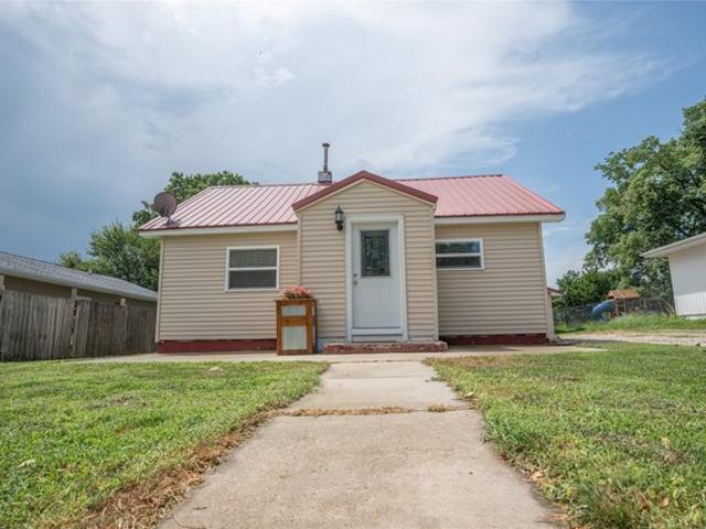 816 S 4th Ave, Winterset, IA 50273