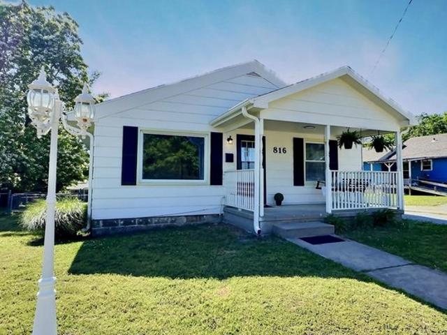 816 S College St, Nevada, MO 64772