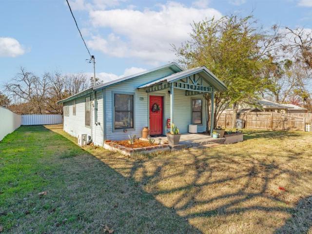 816 S Houston St, De Leon, TX 76444 | MLS #21137 | Compass