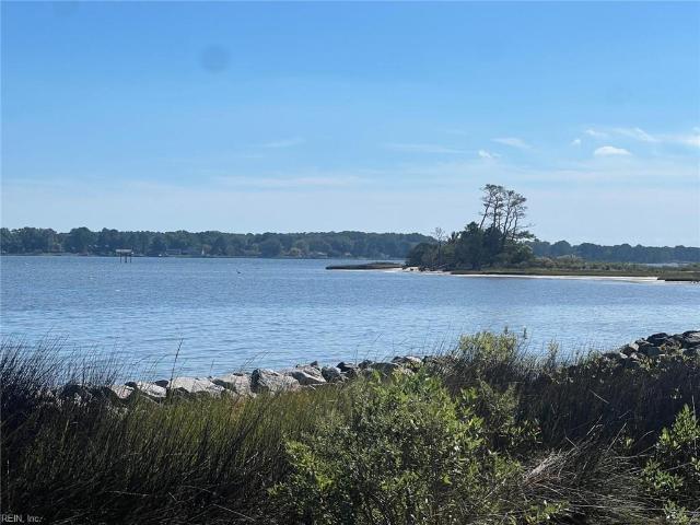 816 Ship Point RD