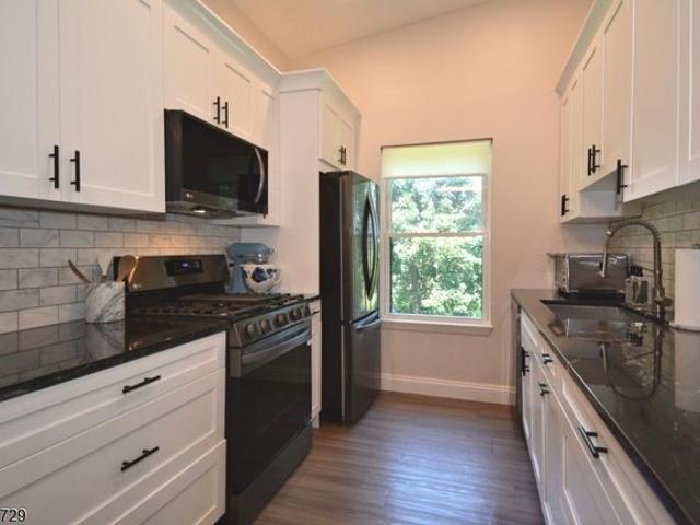 816 Spruce Hills Dr, Glen Gardner, NJ 08826