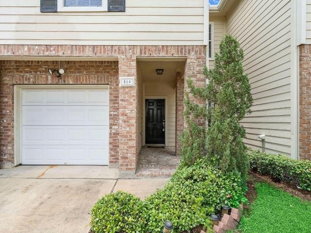 816 Sterling Creek Circle
