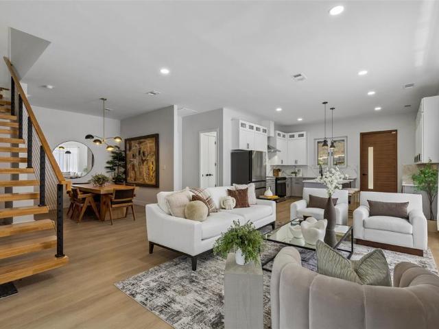 816 Premier Parkway
