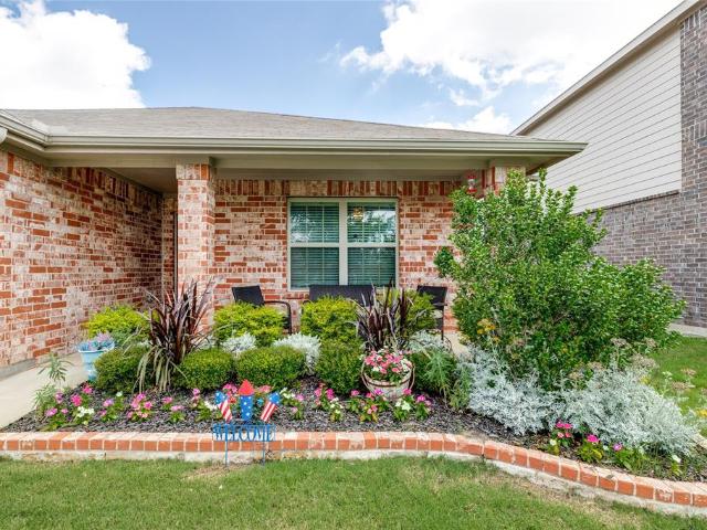 816 Ravenwood Lane