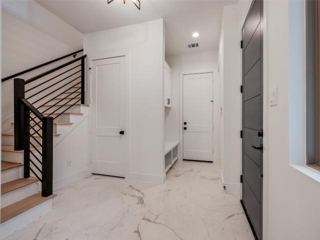 816 W 17TH Street