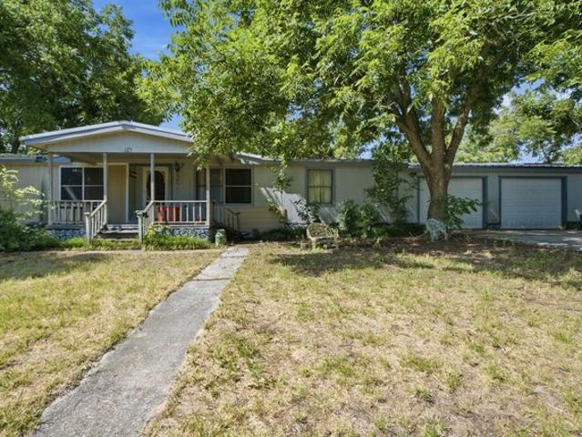 816 W Ayers Ave, De Leon, TX 76444