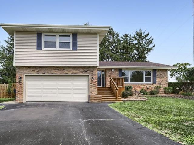816 W Heritage Dr, Addison, IL 60101